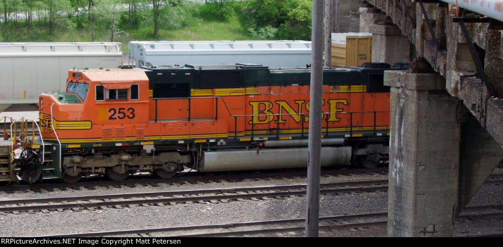 BNSF 253